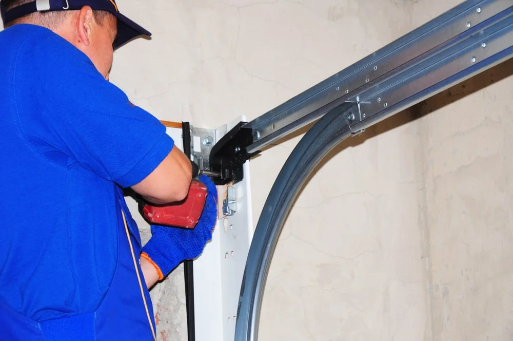 Emergency Garage Door Repairs | 24/7 Service in Chicagoland
